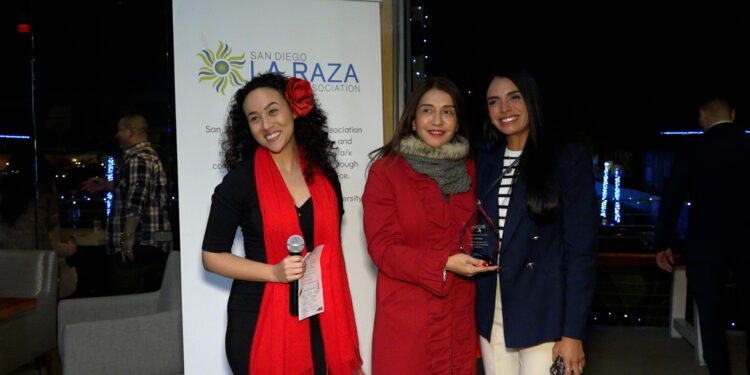 KSDY Canal 50 recibe reconocimiento de San Diego La Raza Lawyers ...