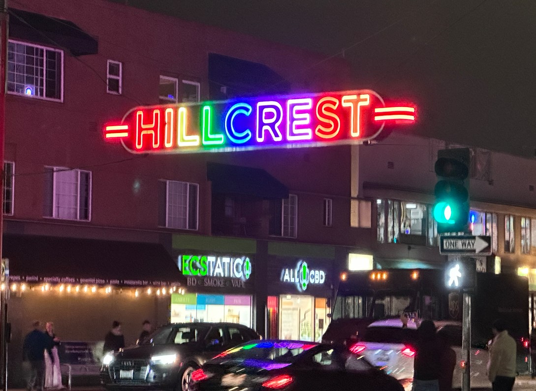 Nueva iluminación para el icónico letrero en la comunidad de Hillcrest ...