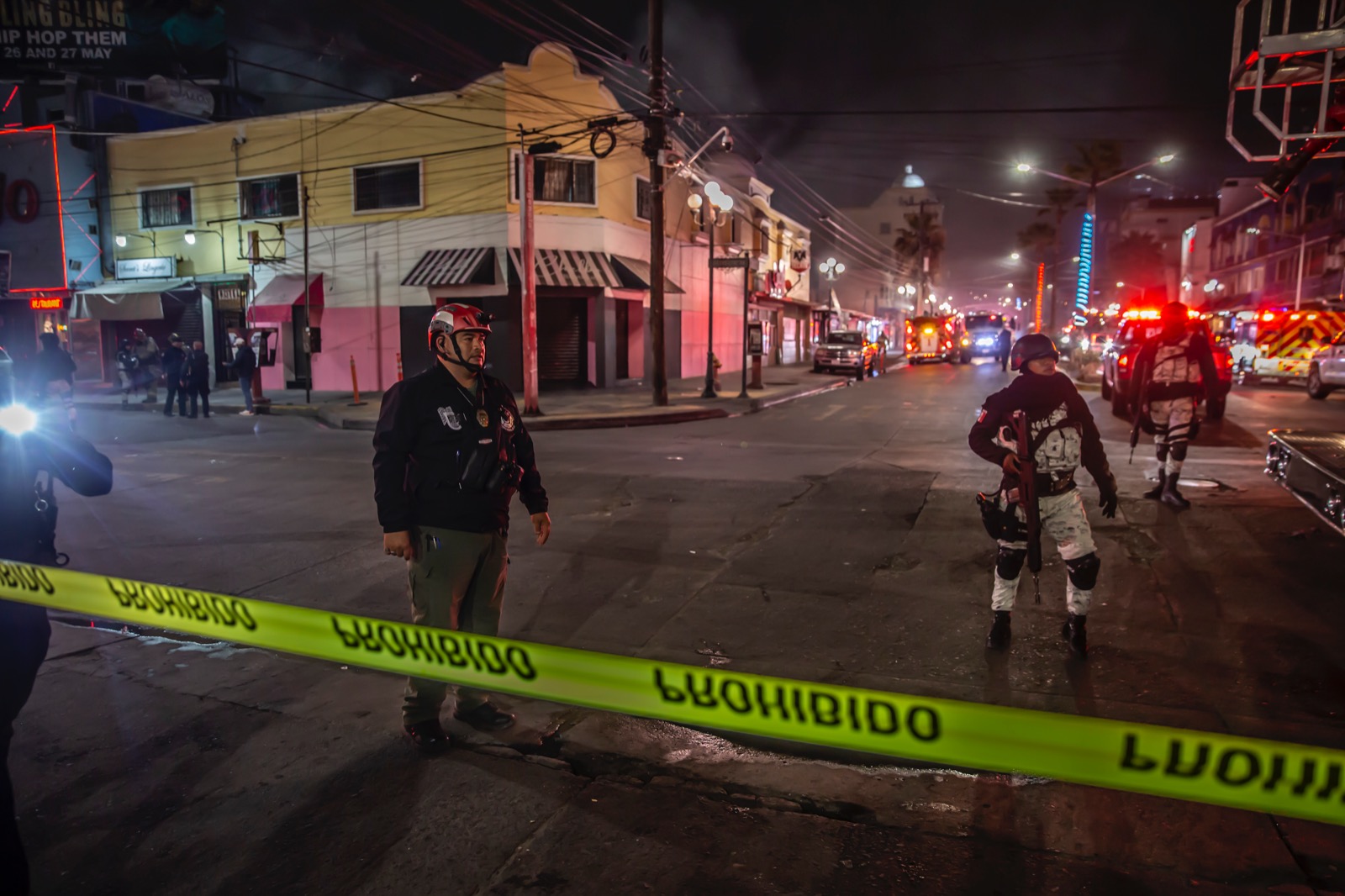 “Chicago” en llamas durante la noche - KSDY Canal 50 San Diego