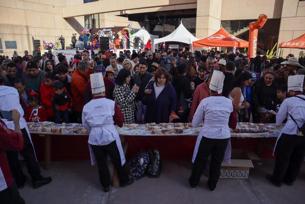 Parten rosca de 700 metros de largo en CECUT - KSDY Canal 50 San Diego