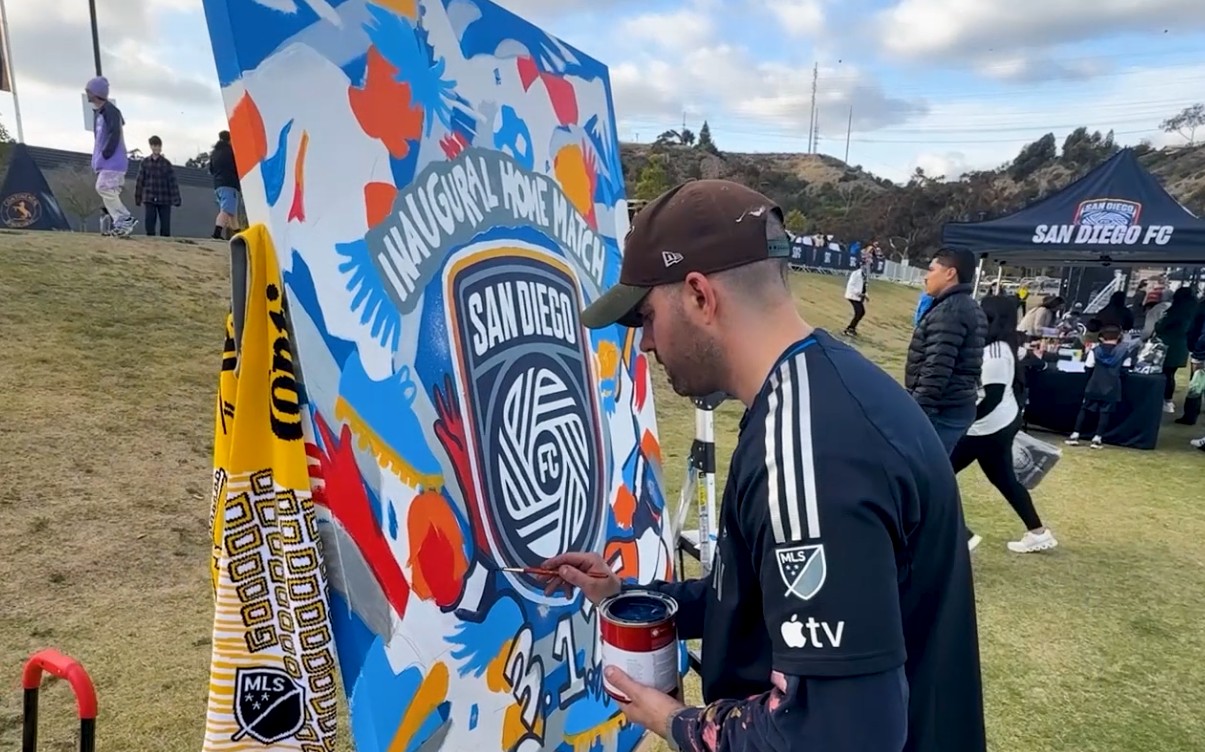 Geoff Gouveia diseña la bufanda oficial de SDFC para Continental - KSDY ...