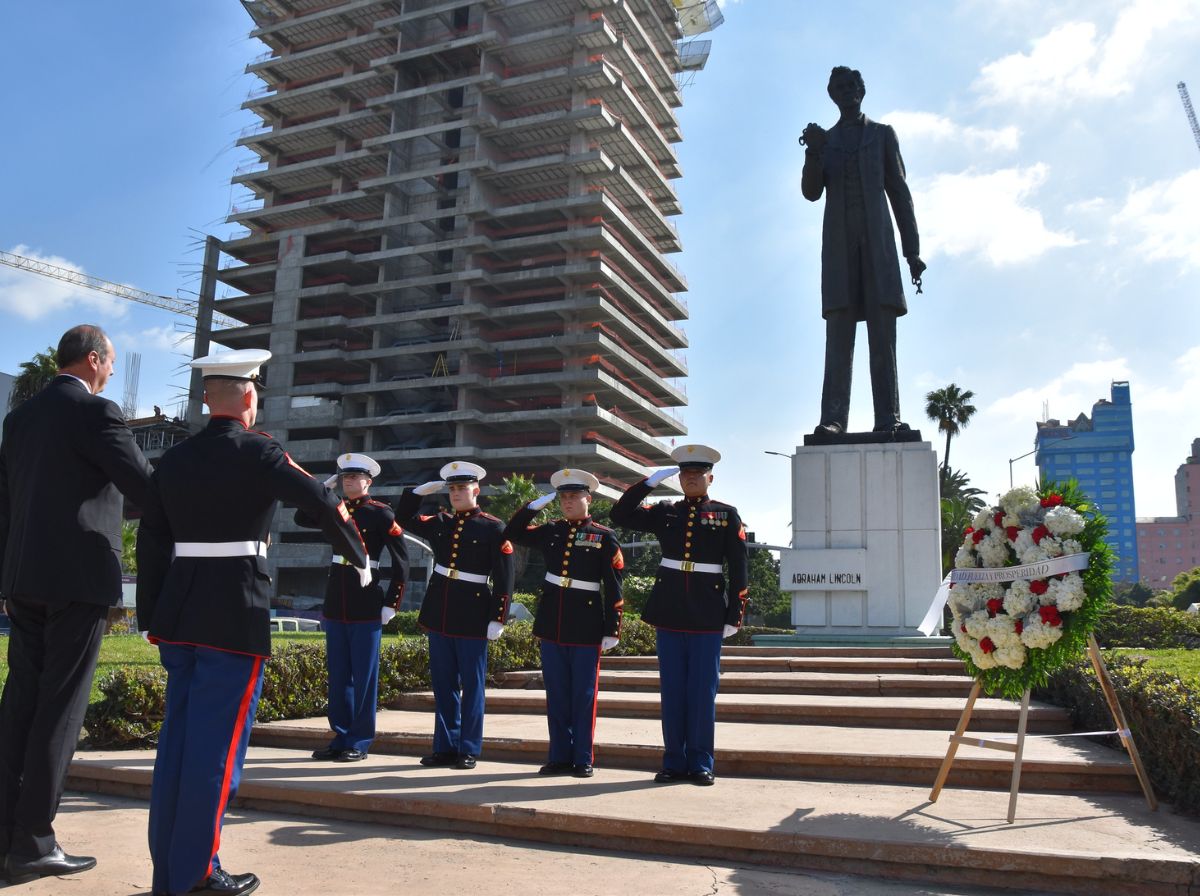 Conmemoran el Día de los Presidentes con homenaje a Abraham Lincoln en ...